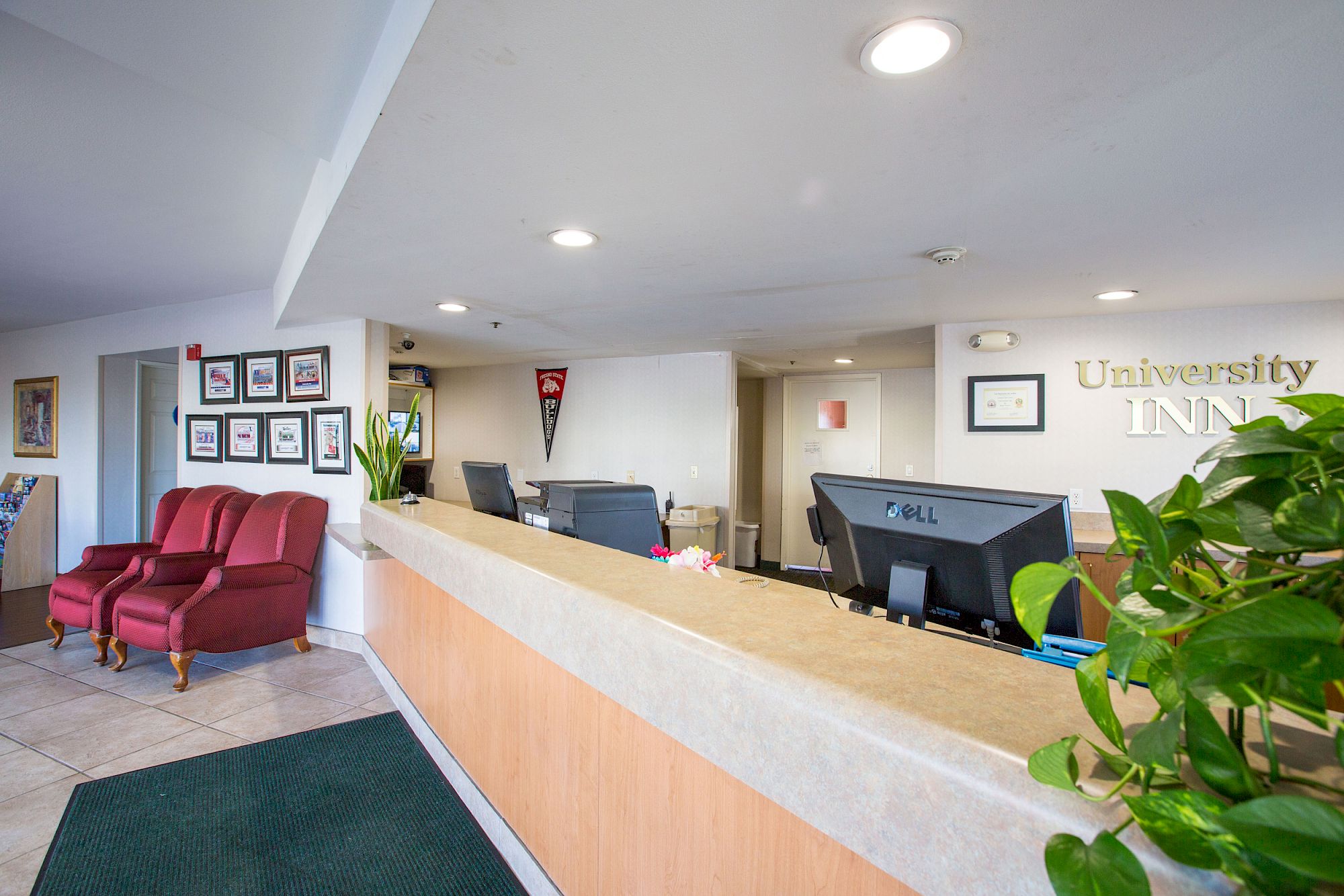 Photo Gallery - University Inn Fresno